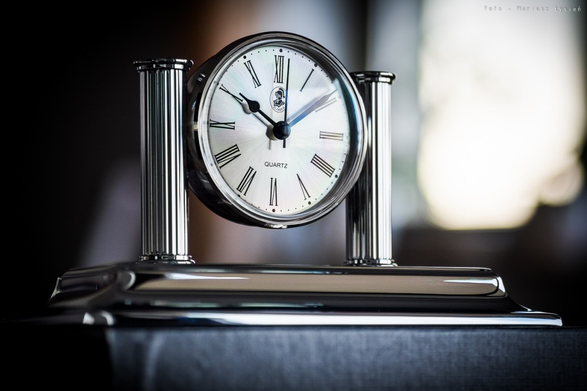 El Casco Desk Clock & Pen Holder – test – Zegarki i Pióra